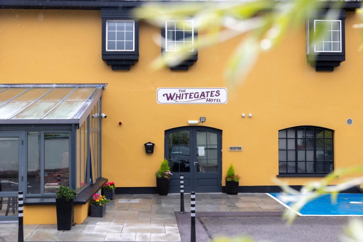 Tigh Mary Donals Bar & Rooms At Whitegates - Killarney, Ireland
