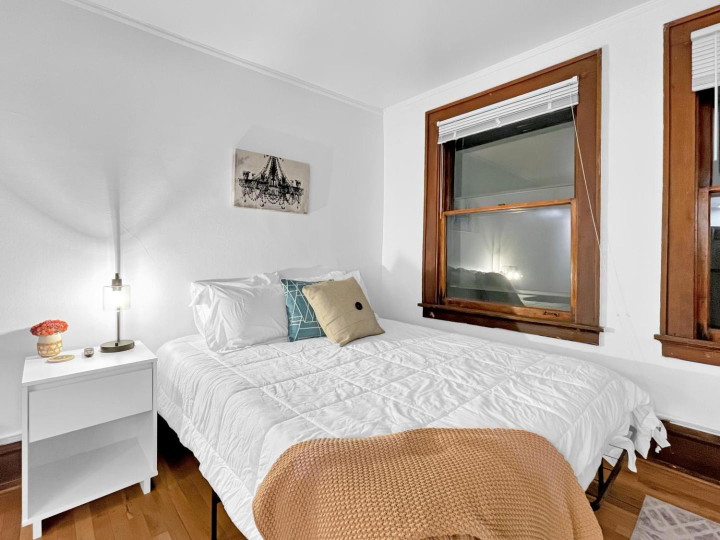 Downtown Studio For Traveling Professionals - Des Moines, IA