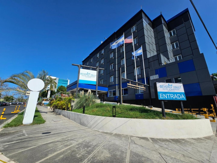 Beverly Hills: Hotel And Business - San Salvador (El Salvador)