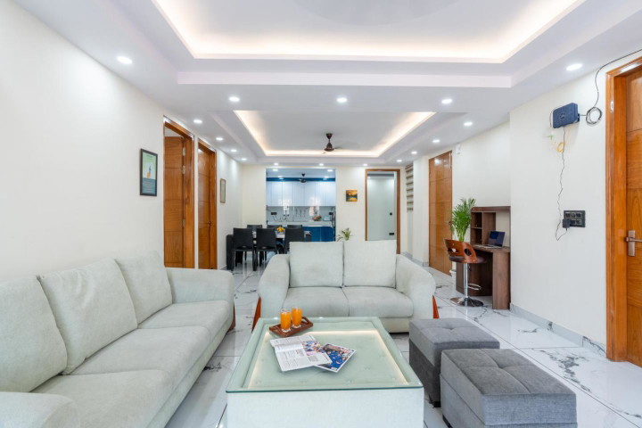 Homlee-classic 4bhk Flat Central Del-lift-parking - Delhi