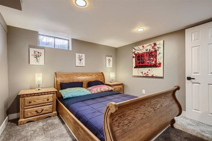 Basement Guest Suite With A Pool Table A Hot Tub And A Tv - Denver, CO