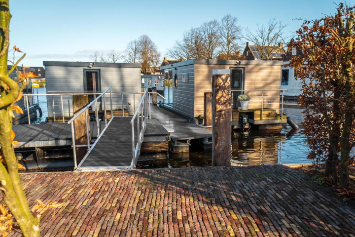 The Blue Houseboat - Giethoorn