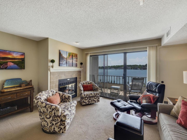 228 Edgewater Inn - Peninsula, MI