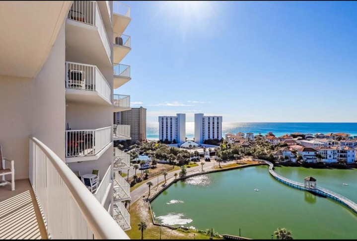 Sea La Vie Your Escape To The Beach In Destin - Destin, FL