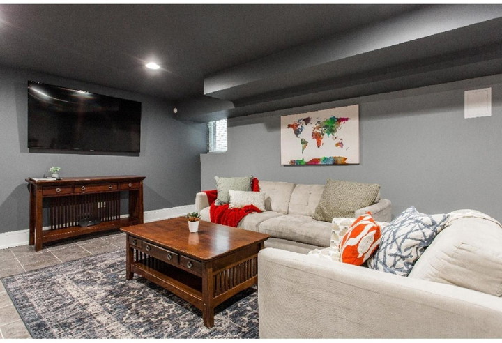 Forrestville Ave Large Suite - Chicago, IL