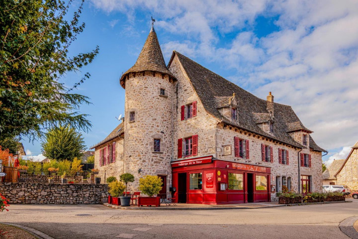 Demeures & Châteaux Auberge De La Tour - Hôtel & Restaurants - Marcolès Auvergne - Cantal