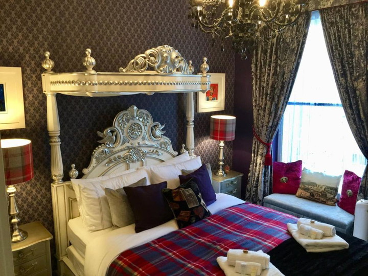 The Bonnie Bide Awa' - Edinburgh
