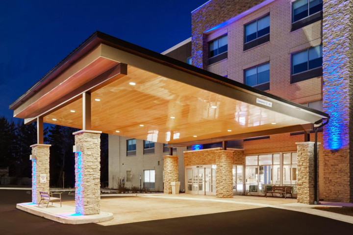 Holiday Inn Express & Suites Chicago North Shore - Niles By Ihg - Evanston, IL
