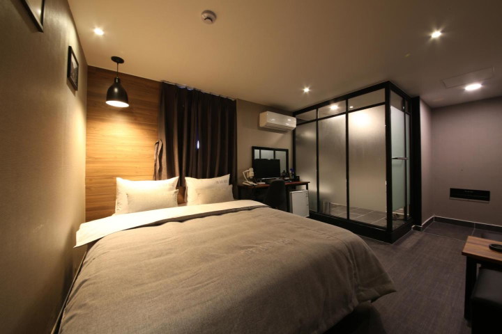 The Last Hotel Nampo - Busan