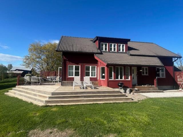 Havsnära Villa Med Vedeldad Bastu, Perfekt För Familjer Och Företag - Umeå