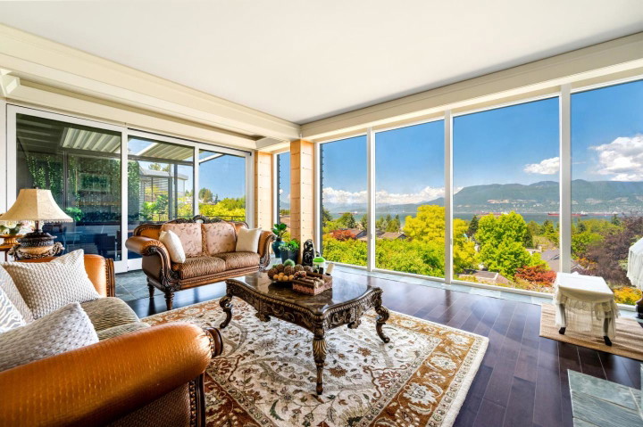 Ocean And Mountain View Home Near Downtown - Horseshoe Bay