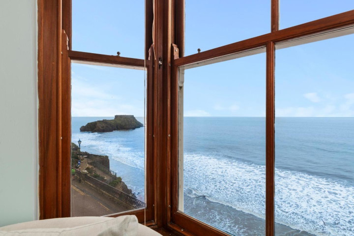 6 Paragon Court - Sea Front Apartment - Tenby