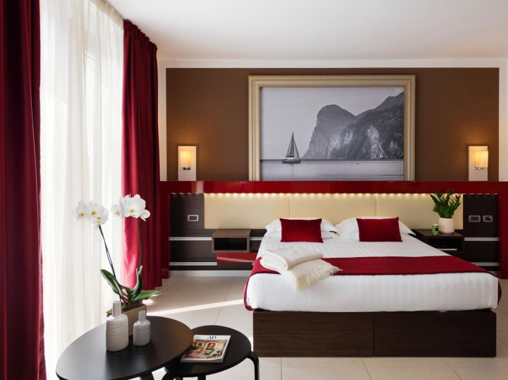 Kairos Garda Hotel - Be Happy Hotels - Desenzano del Garda
