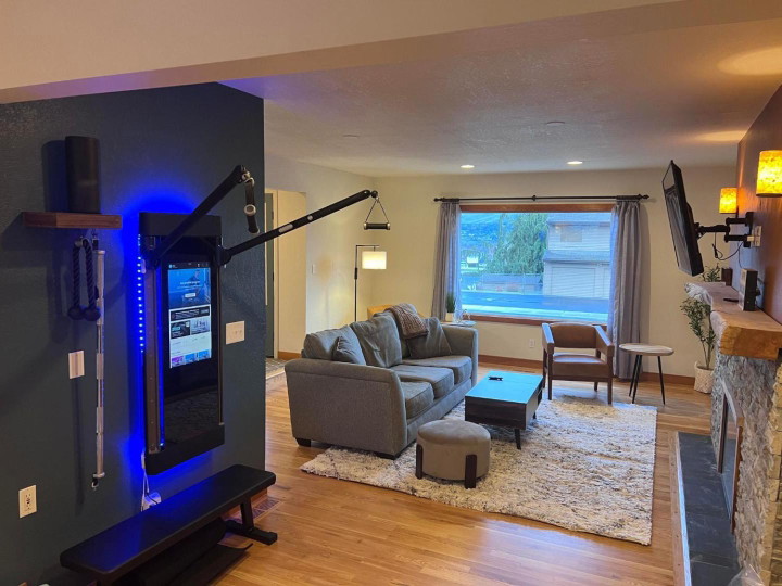 East Wenatchee Oasis 4br, Pool, Hot Tub, Loop Trail - Wenatchee, WA