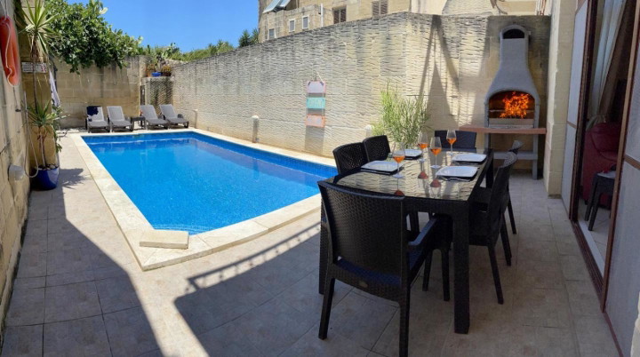 400 Year Old Converted Farmhouse With Private Pool - Málta