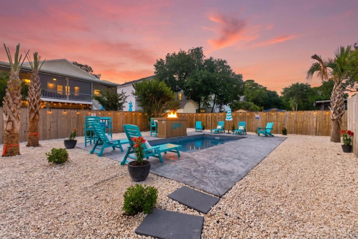 Oak Island Lux Cottage Fenced Yard & Heated Pool - Oak Island, NC