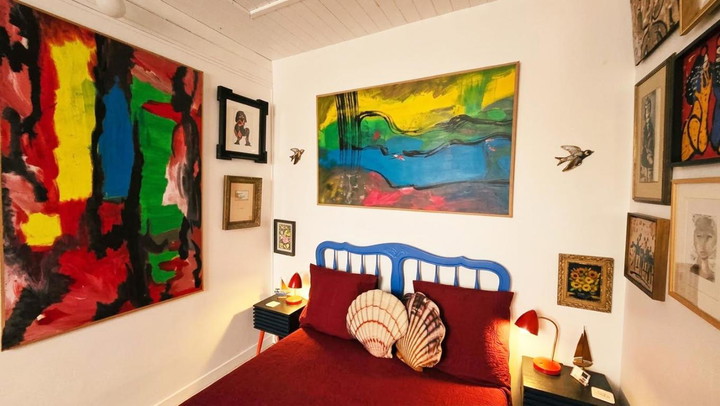 Une Chambre Et Des Tableaux - Dieppe