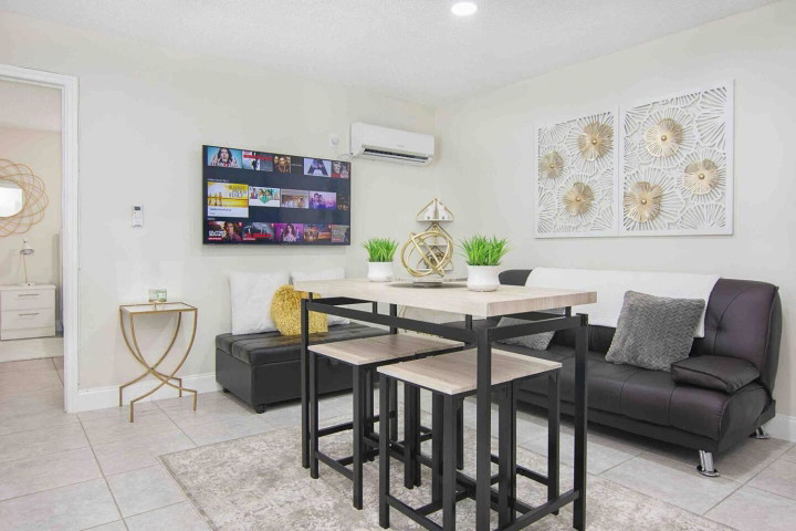 Bens High Roller Luxury Suite - Dania Beach, FL