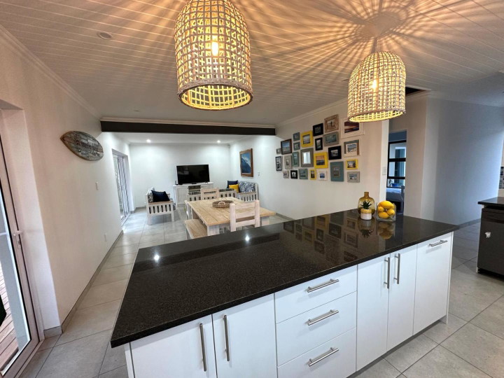 Happy Dayz Holiday House - Jeffreys Bay