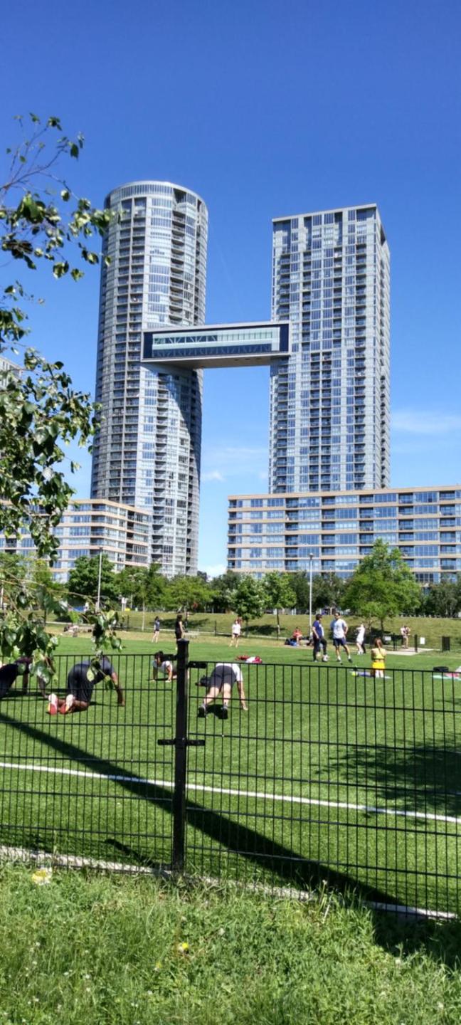 Downtown City View Escape With Free Parking - Mississauga