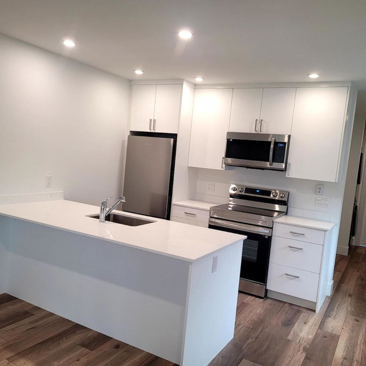 Exquisite And Charming Brand New One-bedroom Haven - Powell River