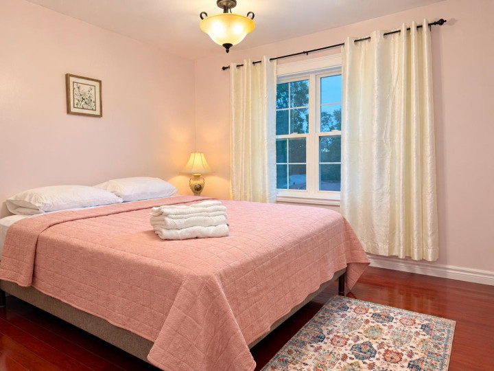 Private Masterbedroom - Charlottetown