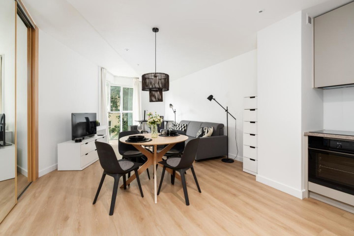 Cozy Black & White Studio In City Center With Free Garage Poznań By Noclegi Renters - Poznań