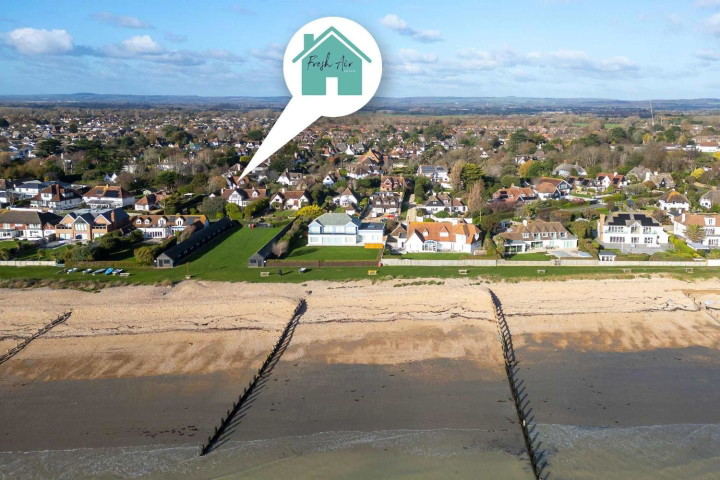 Spacious Coastal Family Home Sleeps 8 - West Sussex