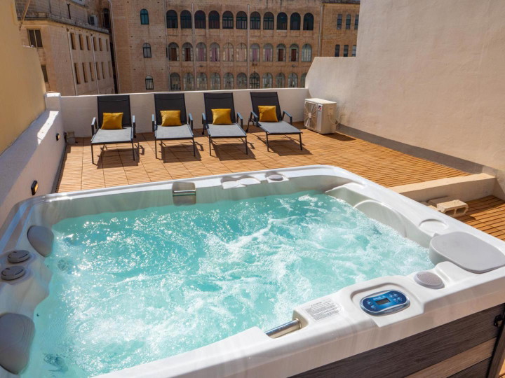 Villa Milano - Jacuzzi Rooftop Lounge With Bbq And Billiard Room - Valletta