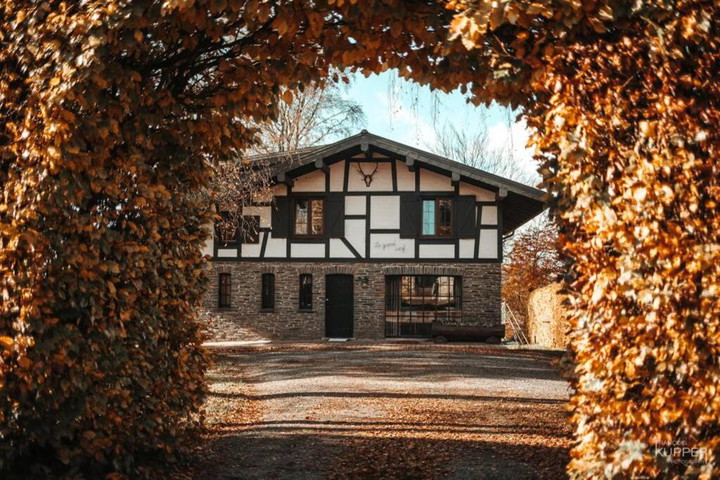Le Grand Cerf 25 Pers, Malmedy- Chalet Rustique, Jardin - Spa