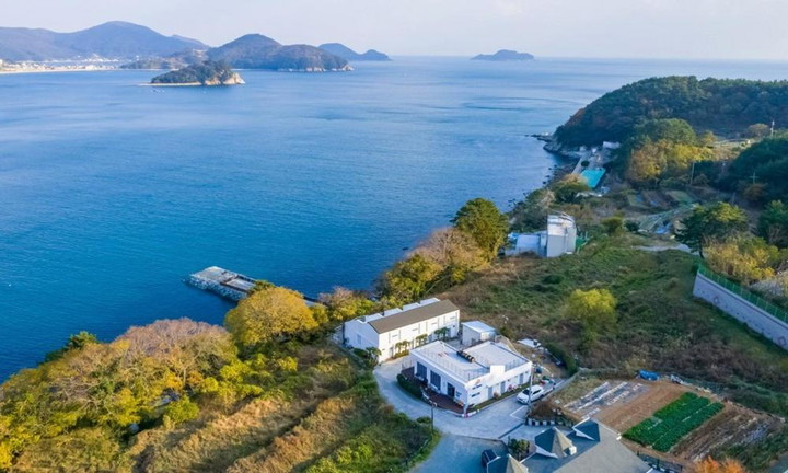 Geoje Star Marine Pool Villa - Geoje-si