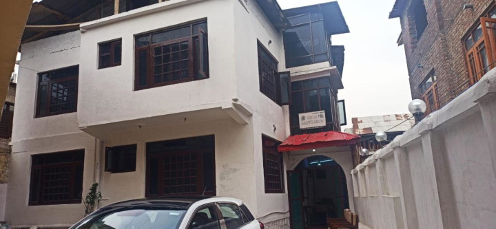 D Ashu Stay - Srinagar