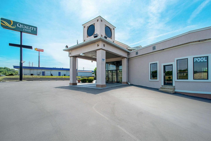 Quality Inn Near Six Flags St. Louis - Eureka, MO