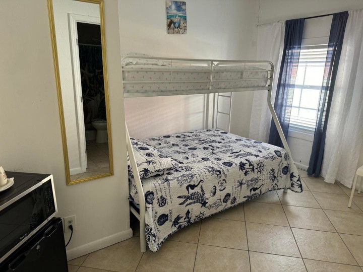 B2 Best Value On Private Bedroom With Private Bathroom In Little Havana, Miami - Key Biscayne, FL