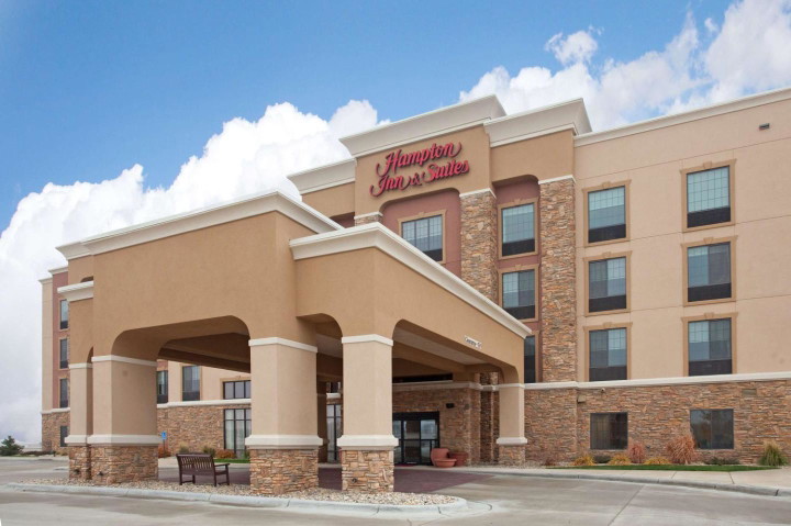 Hampton Inn & Suites Watertown - South Dakota