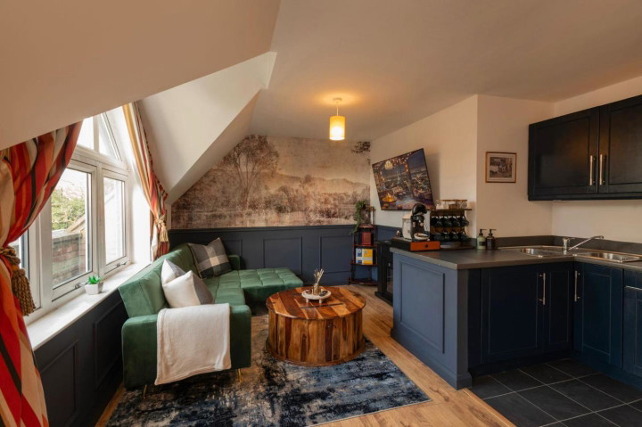 The Curators Penthouse Art, Antiques, Arboretum - Belper