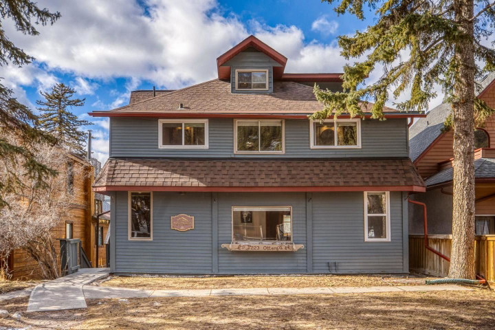 Mountain View Retreat In The Heart Of Banff - Massive House Sleeps 23 - Banff