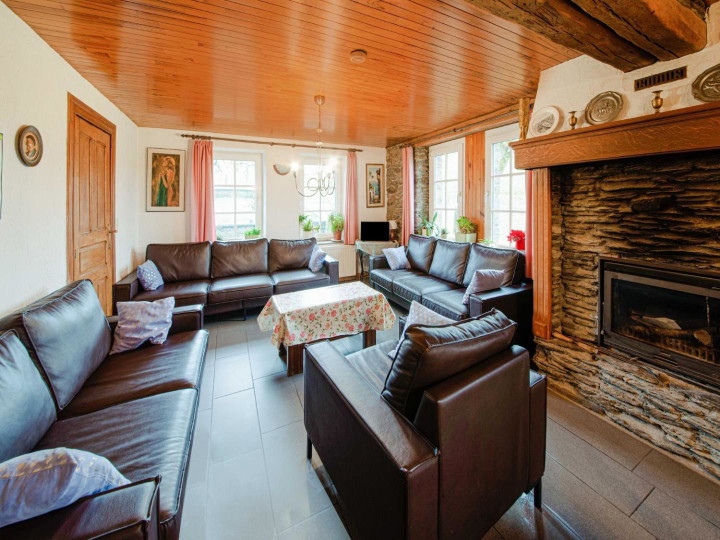 Spacious Farmhouse Retreat - Houffalize