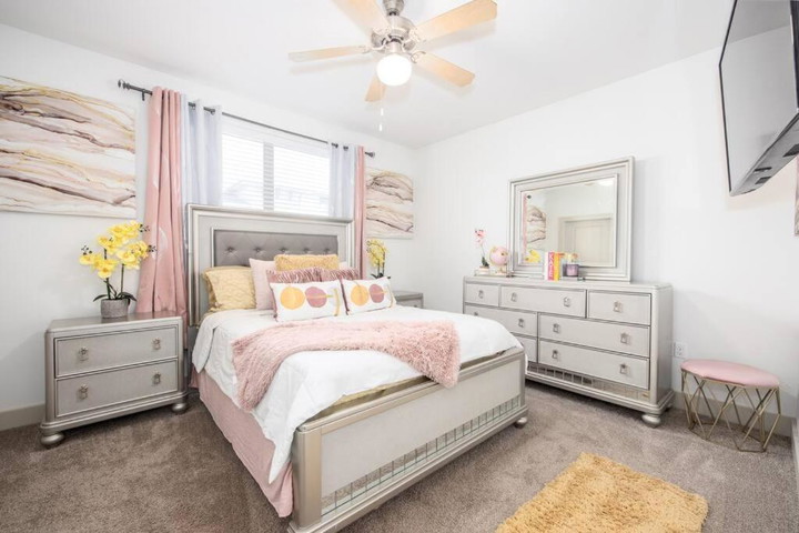 Pink Palace Located In Tampa! - 里弗維尤