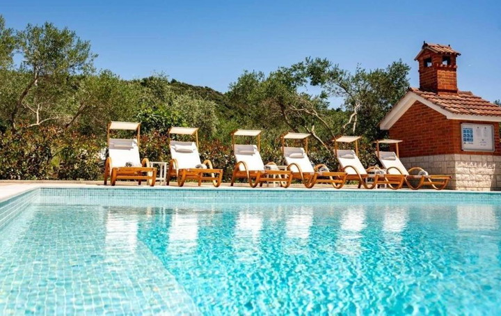 Family-friendly Apartments With Swimming Pool Palit, Rab - 28017 - Rab