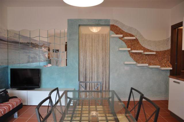 La Casa Degli Specchi-villetta Con Due Giardini - La Maddalena