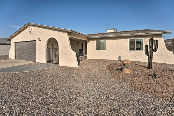 3 Mi To Water: Lake Havasu Gem W/ Fire Pit & Grill - Arizona