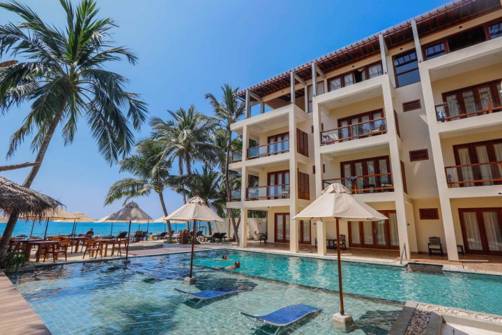 Sapphire Seas Beachfront Hotel - Hikkaduwa