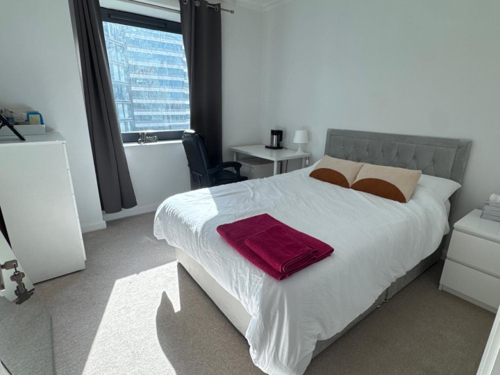 Canary Wharf Women Only Double Room With Pool And Gym - London, UK