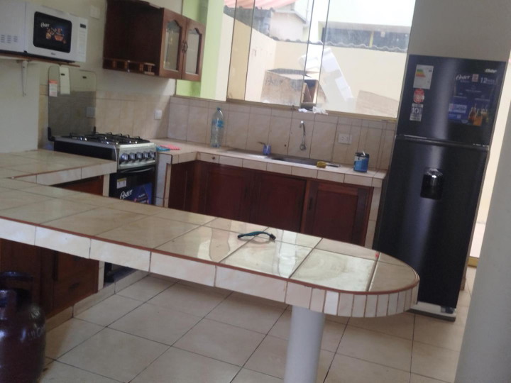 Casa Independiente De 2 Pisos Con 03 Cuartos - Tarapoto