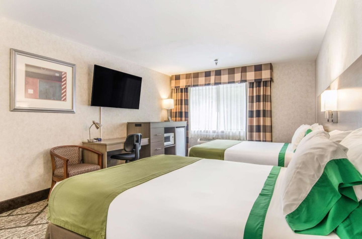 Guesthouse Inn & Suites Poulsbo - Poulsbo, WA