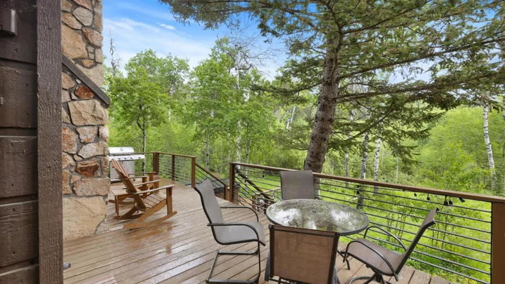 Into The Woods Cabin - Montana
