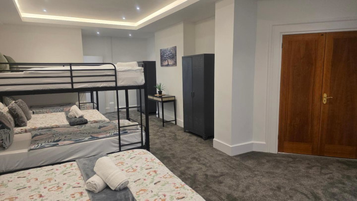 Royal House By Bourne Hall - Sandbanks