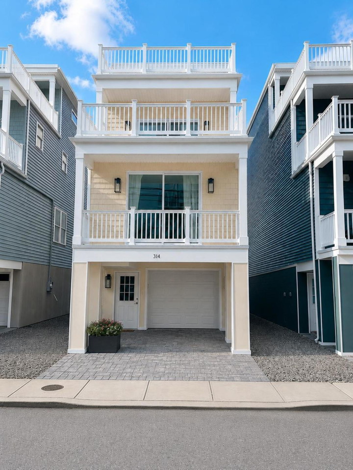 4-story Seaside Heights Luxury Retreat With Pool And Garage - Seaside Heights, NJ