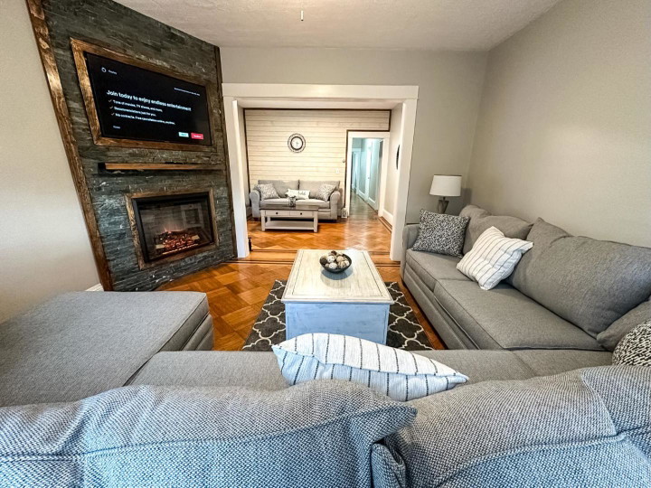 The Allen House - 3 Bedroom - 2 Full Bath - Private Gorgeous Apartment - Sleeps 8 - Albany, NY